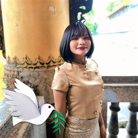 ဒီနေ့က မေမေ ခိုင်နှင်းဝေ ရဲ့ သားသမီးတွေကို ရှင်ပြုနားသ အလှူ ရက်မြတ်လေးပါ Trend Light Mm