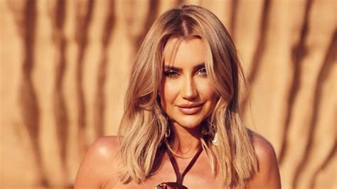 Ana Paula Siebert Faz Ensaio No Deserto Bastidores