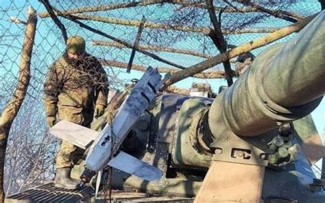 Дешеві російські дрони камікадзе Ланцет становлять загрозу для західної техніки яку отримала