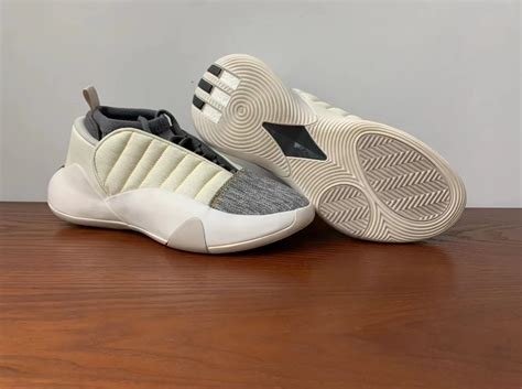 Adidas Harden Vol7新配色曝光！哈登7的颜值表现永远值得信赖 哔哩哔哩