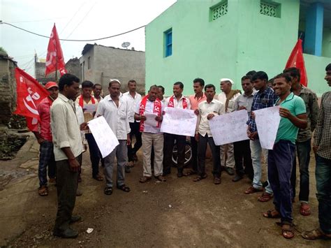 Thousands Of Farmers Protest In Maharashtra