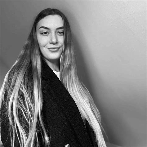 Alina Heesch Praktikantin Im Bereich Vertrieb Beim Hsv Sportfive Xing