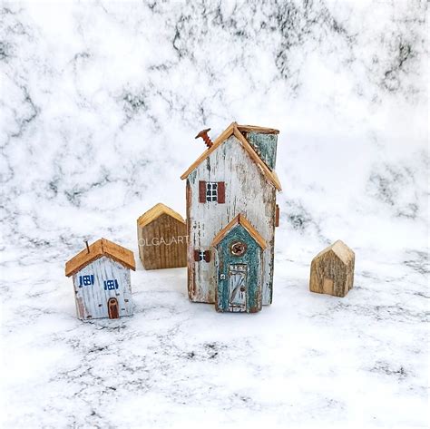 Дом, в котором горит свет | Коряги, Деревянный дом, Домики