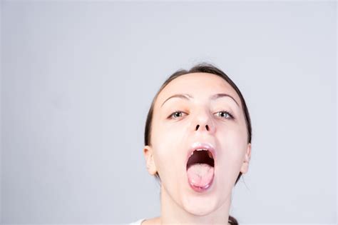 Premium Photo Close Up Face Of A Young Woman With Wide Open Mouth