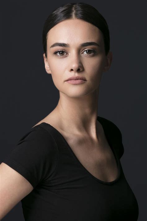 Hande Soral Actress E Talenta