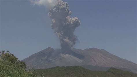桜島9カ月ぶり爆発的噴火 噴煙3200メートル YouTube