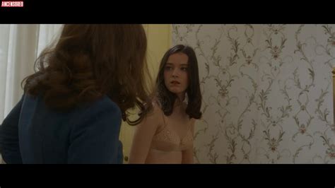 Liah Oprey Nue Dans Madame Claude