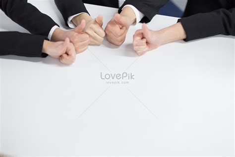 엄지손가락을 세우다 사진 무료 다운로드 Lovepik