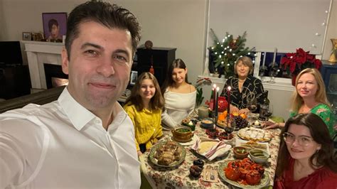 Кирил Петков празнува Коледа в Канада Новини бг