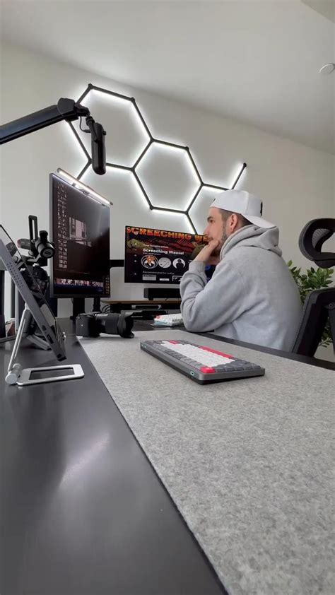 Pc Workstation Setup Video Desk Setup Simpson Wallpaper Iphone