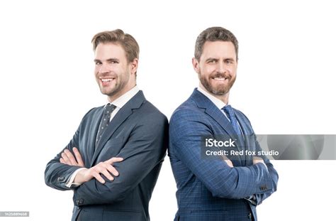 정장을 입은 두 명의 행복한 비즈니스 리더는 백인 리더십에 고립 된 손을 교차시킵니다 2명에 대한 스톡 사진 및 기타 이미지 2명 남자 흰색 배경 Istock