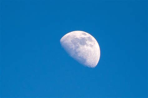We Asked A Nasa Scientist Why Can You See The Moon During The Day Video
