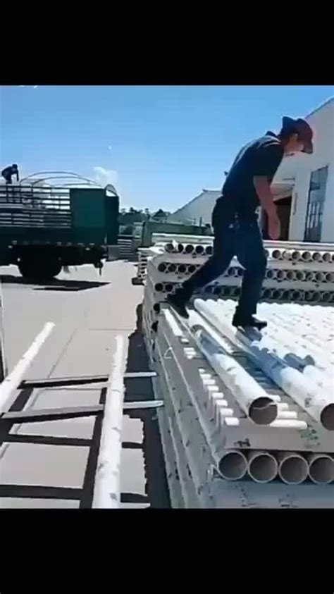 Offloading Pipes From A Truck Roddlysatisfying