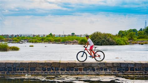 무료 이미지 자전거 타기 아름다운 목적지 아이들 사이클링 풍경 물 차량 사이클 스포츠 하늘 휴양 수송 산악 자전거 수로 강 지구력 스포츠