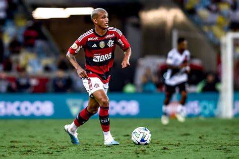 Wesley Sofre Lesão Muscular E Desfalca O Flamengo Contra O Bolívar