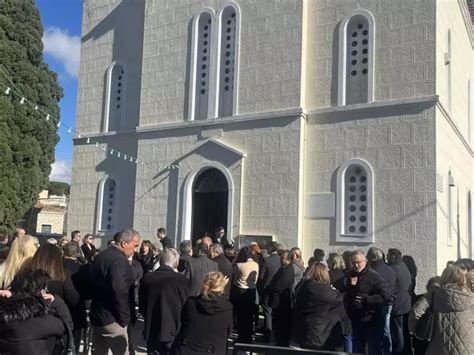 Πλήθος κοσμου στην κηδεια της 43χρονης Γεωργίας