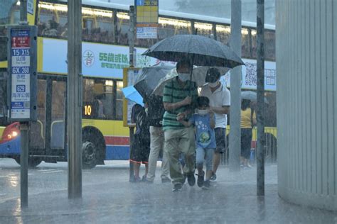 天文台一度发出红雨警告 美食市集关闭近3小时后重开 星岛日报