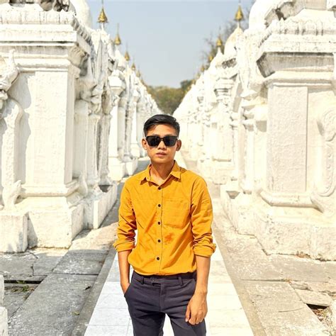 Khit Thit Media ပြည်သူတွေကို ချွေတာခိုင်းတဲ့ မင်းအောင်လှိုင်နဲ့ မိန်းမ ကြူကြူလှ ဒေါ်လာ ထောင်ခ