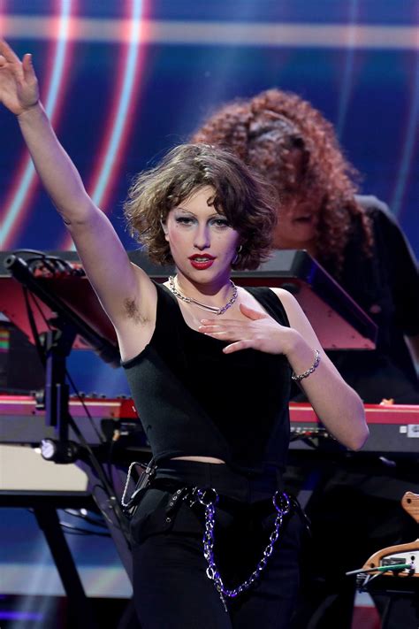 11 Female Celebrities With Armpit Hair Proudly On Display Glamour Uk