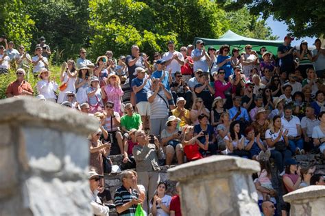 Фото видео Во Галичник се венчаа охриѓанката Елисавета Булоска и галичанецот Оливер