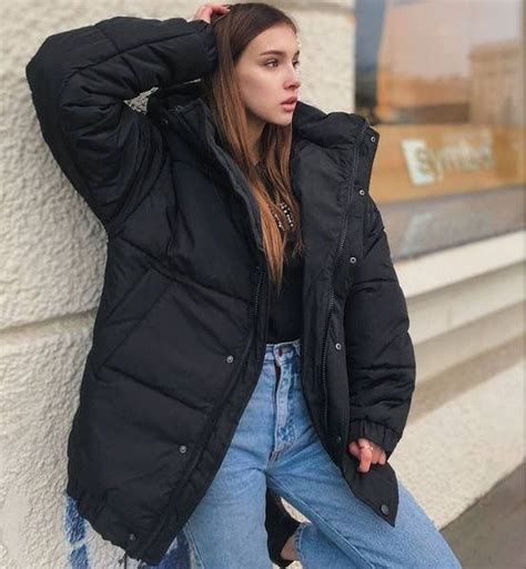 Жіноча куртка зимова дута коротка оверсайз з капюшоном тепла чорн 1 900 грн Пуховики і