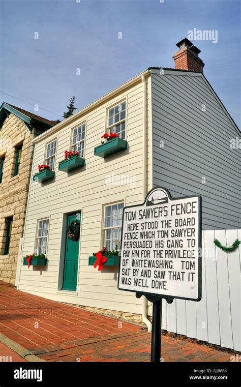 The Whitewashed Fence Of Tom Sawyer Fame In Historic Hannibal Missouri Stock Photo Alamy