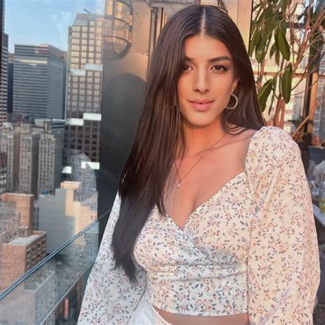 Riareina • Threads Say More