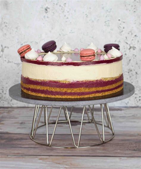 Karamellizált Fehér Csoki Torta Piros Gyümölccsel