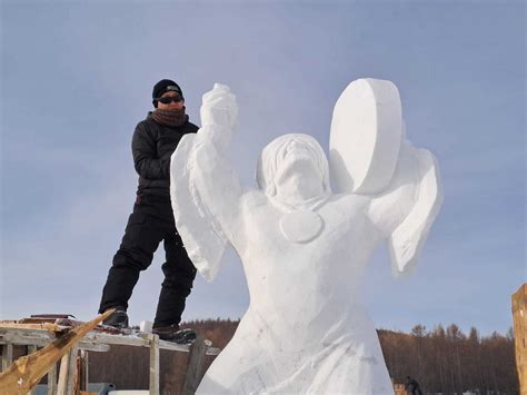 Цаа цасны баяр т зориулан Монголд анх удаа цасан хотхон урлаж байна