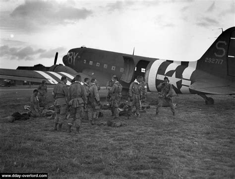 Dday Us 82nd Division Airborne Troops Preparing For Departure