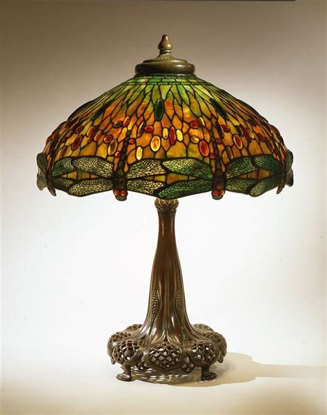 Tiffany Style Table Lamp With Green And Yellow Glass Shade Puerta
