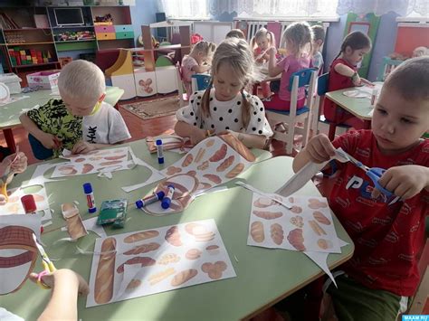 Конспект занятия по аппликации «Корзинка с хлебобулочными изделиями 4 фото Воспитателям