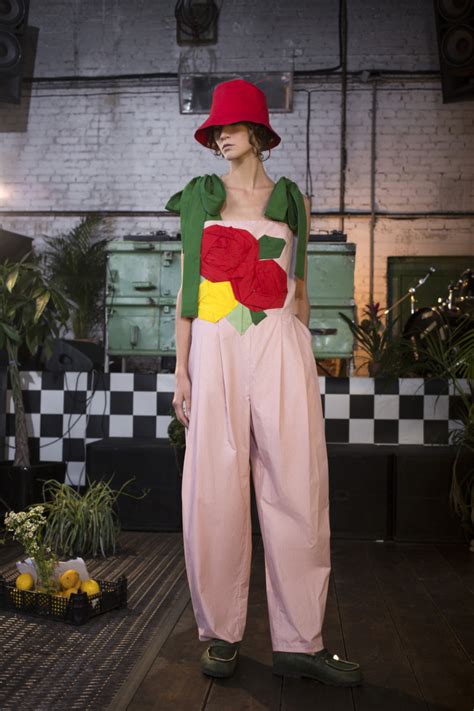 Розовый голая грудь акцент на талию и еще 11 трендов этой весны