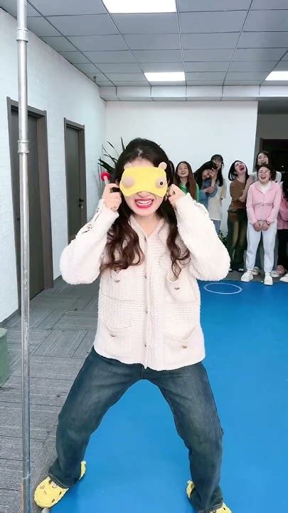 敲锣拿奖励，哈哈太好玩了办公室游戏 真会玩 我的逗比同事载 Youtube