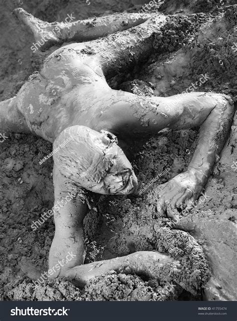 Naked Man Covered Mud 스톡 사진 지금 편집 41755474