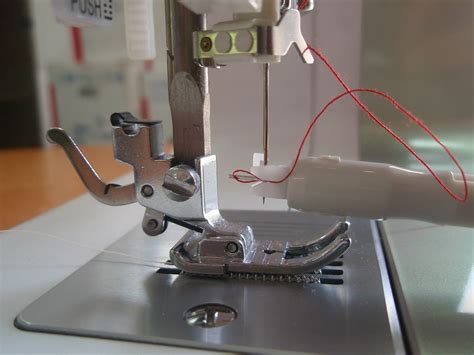 Ръчна вдевачка за шевна машина оверлог или покривна машина