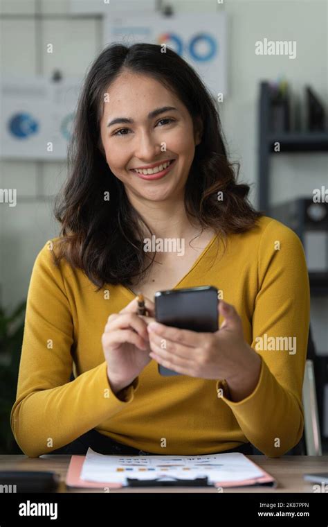 A Businesswoman Completes Kyc Using An Online Banking Program In Order To Open A Digital Savings