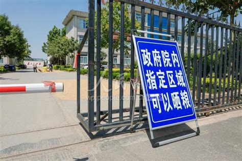 山东临邑：开放政府大院 方便农民晒粮 人民图片网