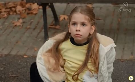 Сите се восхитуваат на Азра Аксу Сонцето од Малите Сонца Tvserijali Soprevod