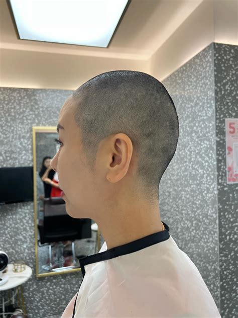 이거 공개하기 까지 많이 망설였는데🙈 쓰레드 시작 기념으로 큰 맘 먹고 공개 할께 약 2년 6개월 사진이야 많이 아펐고 많이 힘들었어 수술도 항암도 많이 했어 지금도 병원도