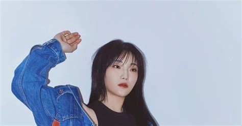 프로 먹방 유튜버 히밥 11자 복근 바디프로필 공개…이건 배신이지