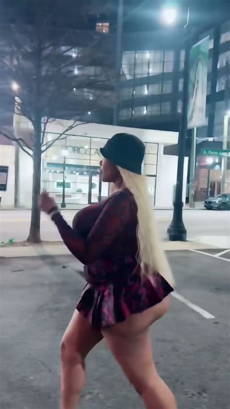 Moriah Mills New Walking With Sex Eporner