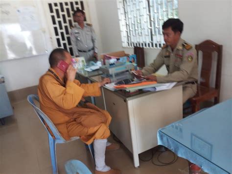 សូម្បីតែសង្ឃចិនក៏ខុសច្បាប់ដែរ ដើររៃអង្គាសប្រាក់តាមផ្លូវនៅក្នុងខេត្តកំពង់ស្ពឺ Khmernote