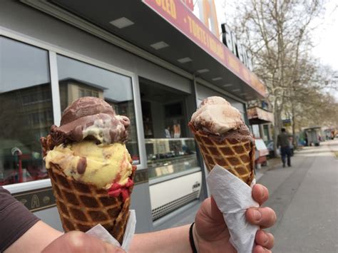 Ovako Se Ručno Prave Korneti Za Sladoled U Poslastičarnici Arena Video