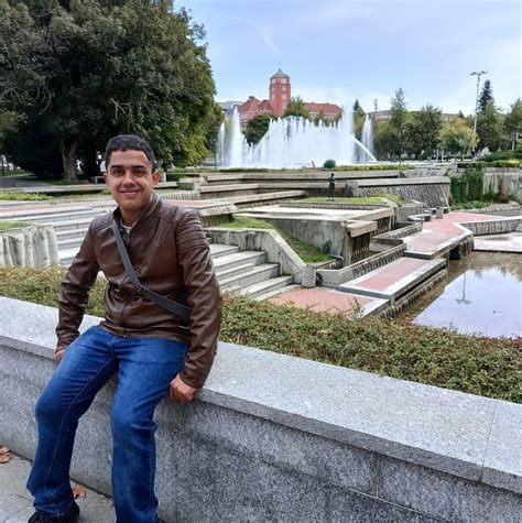 Профилирана На 18 06 2025 г дипломи с успех 6 00 получиха и две момичета Михаела Енева от