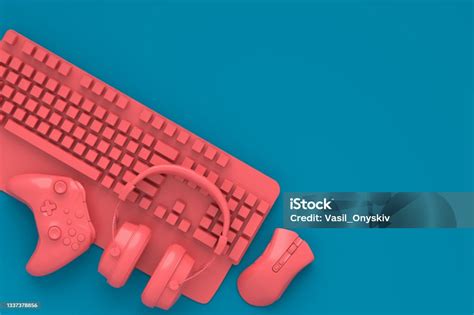 마우스 키보드 조이스틱 헤드셋과 같은 게이머 작업 공간과 기어의 최고 보기 3차원 형태에 대한 스톡 사진 및 기타 이미지 3차원 형태 Brand Name Video