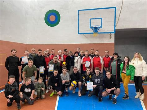 🏐Сьогодні у Топорівському ліцеї відбувся волейбольний турнір на підтримку ЗСУ 🏐 Учасниками були