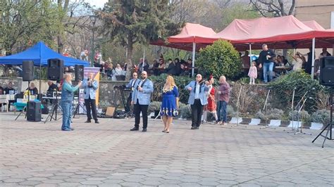 Народно веселие на Централния площад в село Марково Март 24 2024г част 1 Youtube