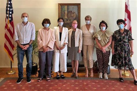 კელი დეგნანი სამოქალაქო საზოგადოების წარმომადგენლებს შეხვდა