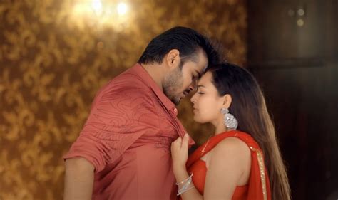 Photos ‘रगड़ रगड़ गाने में कल्लू हुए रोमांटिक बद्रीनाथ झा के साथ मिलकर किया नया आगाज Kallu